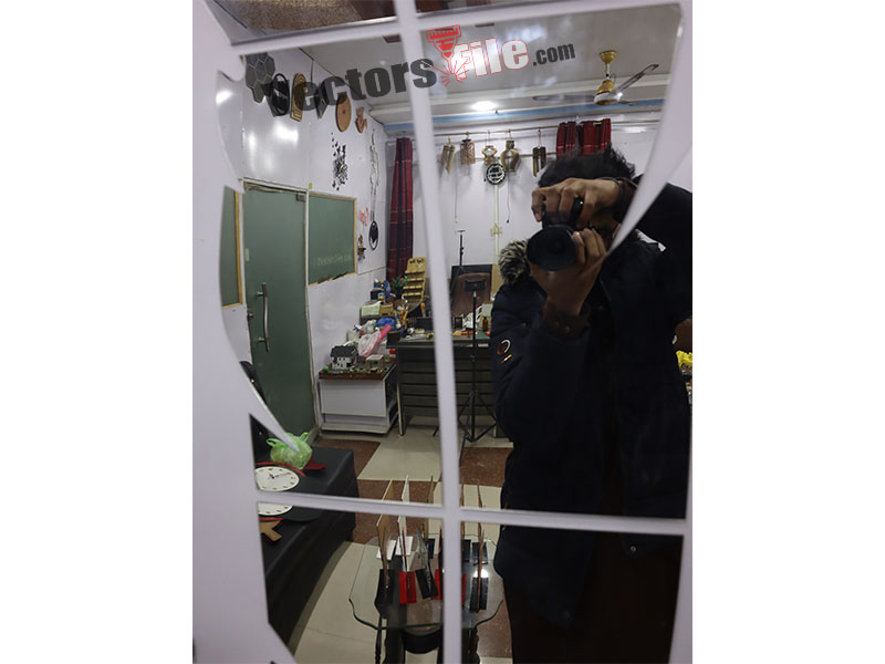 Laser Cut Acrylic Leaf Mirror Frame for Wall Decor | Vectors File